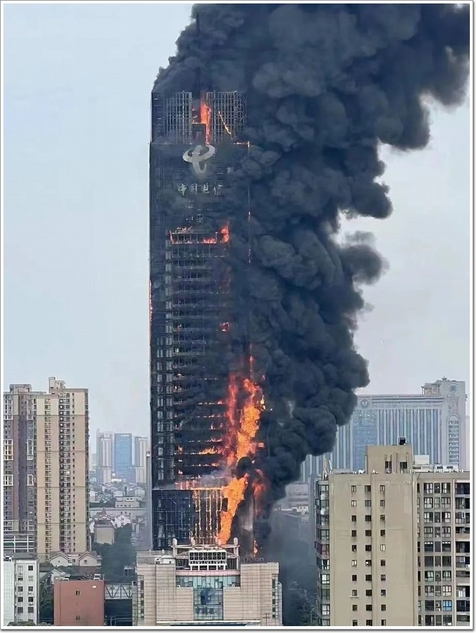 The outer wall of the 218-meter Changsha Telecom Building caught fire ...